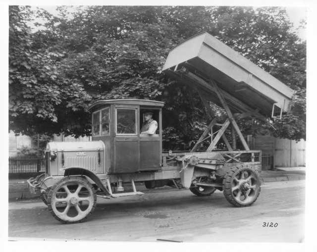 1915-1925 GMC Truck Hi Lift Dump Truck Factory Press Photo 0148