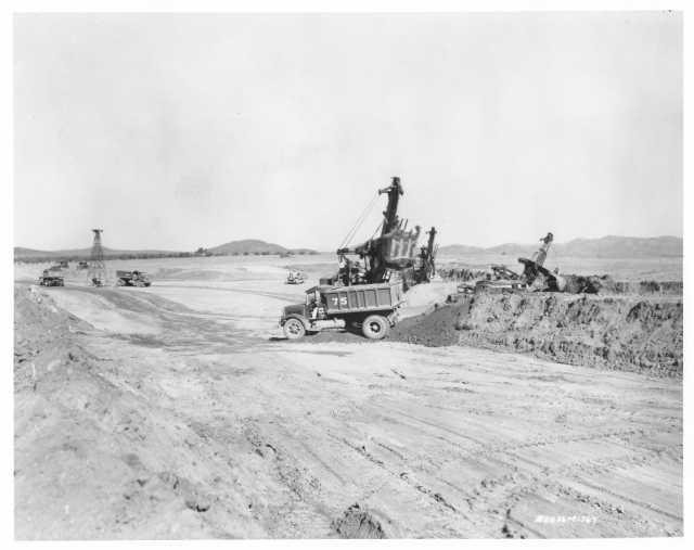 1936-1937 Mack BX Dump Trucks and Northwest Shovels Photo Lot 0237 ...