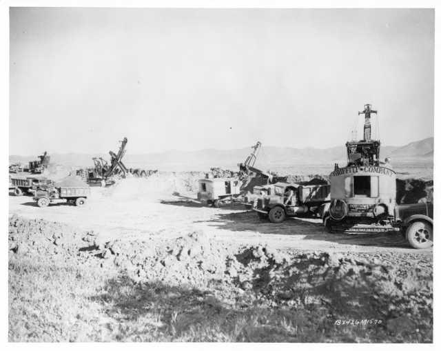 1936-1937 Mack BX Dump Trucks and Northwest Shovels Photo Lot 0237 ...