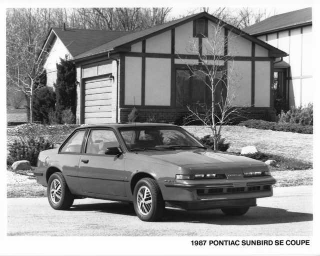 1987 Pontiac Sunbird SE Coupe Photo 0124