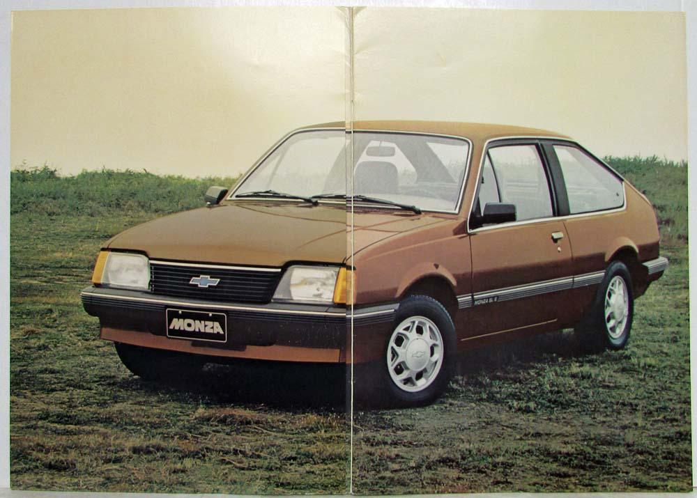 1982 Chevrolet Monza Sales Brochure - Portuguese Text for Brazilian Market